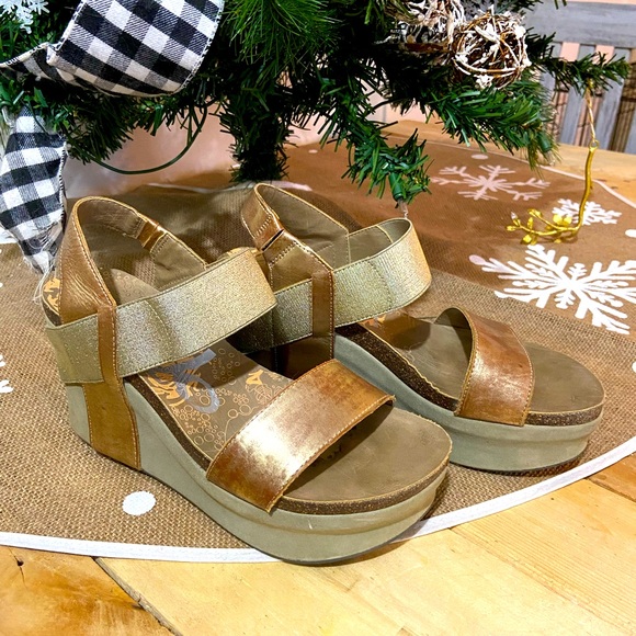 OTBT | Shoes | Otbt Gold Bushnell Wedges | Poshmark